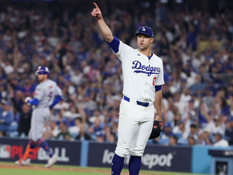 Dodgers win Game 1, tie playoff scoreless streak record | theScore.com