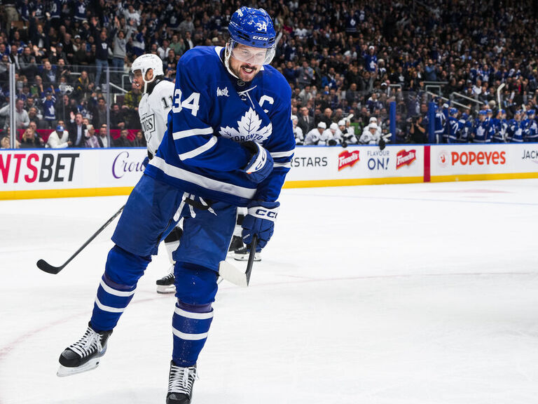 Matthews helps Maple Leafs blow out Kings | theScore.com