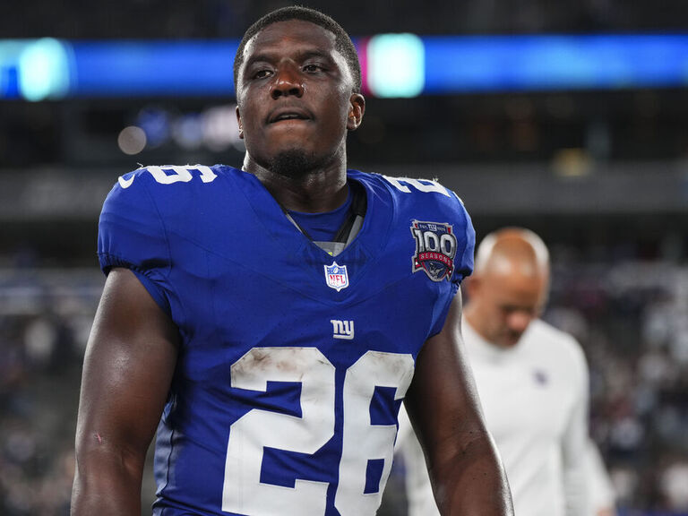 Giants' Singletary to return vs. Eagles, Tracy to have role | theScore.com