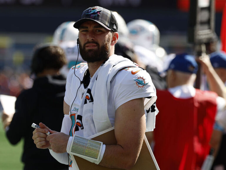 Tim Boyle replaces injured Tyler Huntley at QB for Dolphins | theScore.com