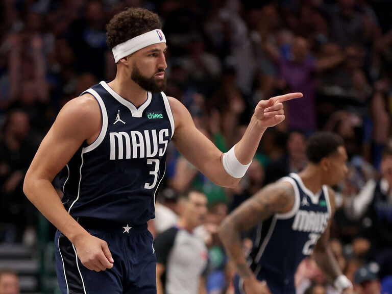 Klay drops 6 threes in Mavs debut to sink Spurs | theScore.com