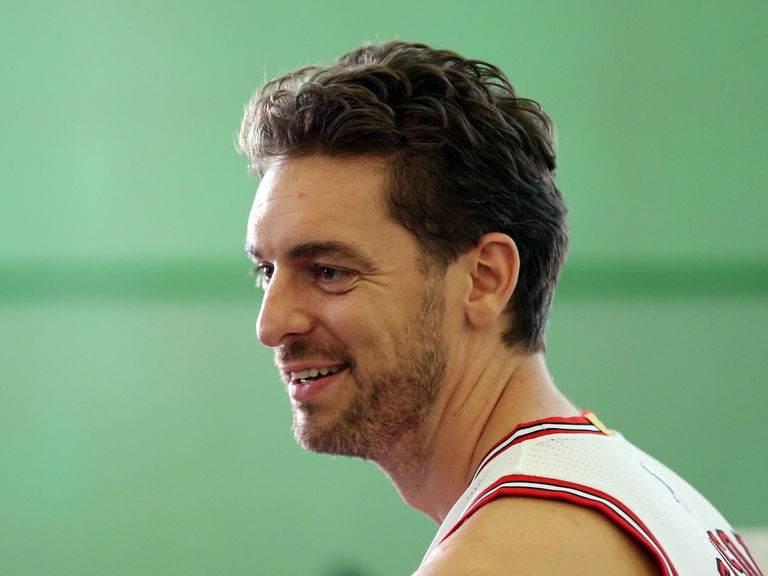 VIDEO: 'POW!' Gasol dancing with characters from Sesame Street ...
