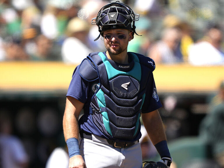 Mariners' Raleigh, Brewers' Turang win Platinum Glove awards | theScore.com