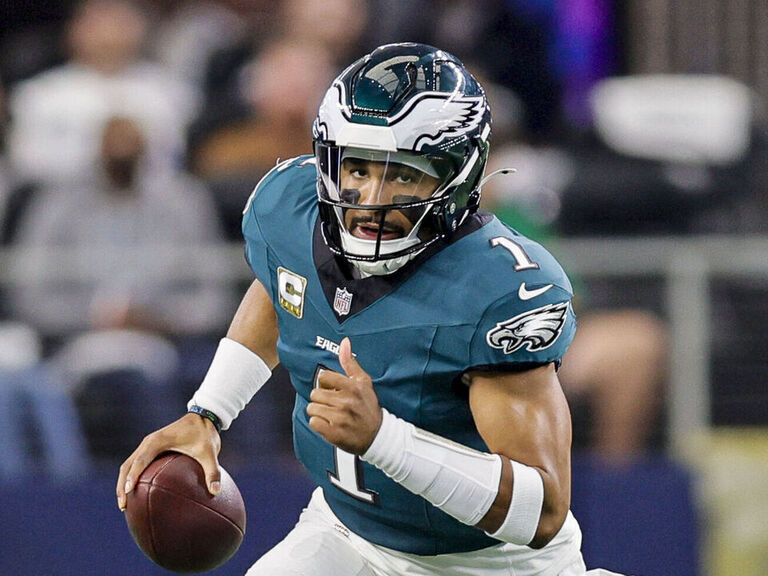Eagles storm into 1st place in NFC East ahead of big division showdown ...