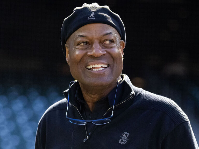 Yankees hire Dave Sims as successor to John Sterling | theScore.com