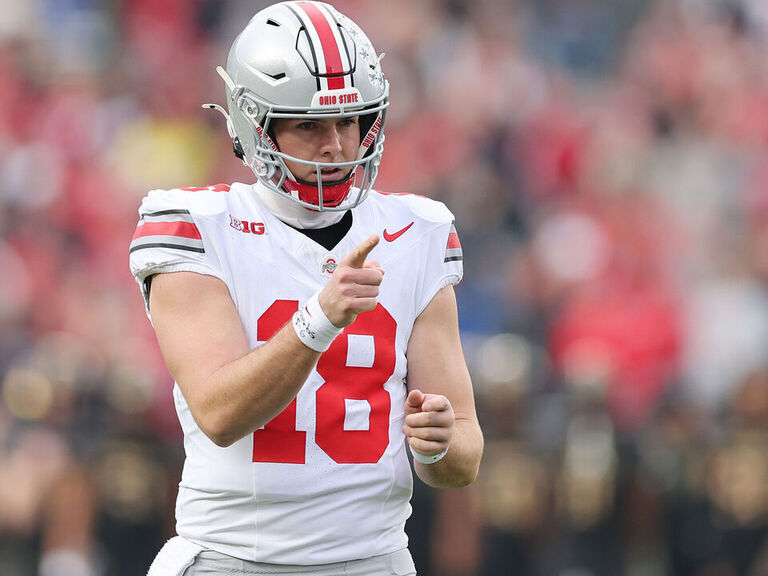 Howard helps No. 2 Ohio State rout Northwestern at Wrigley Field ...