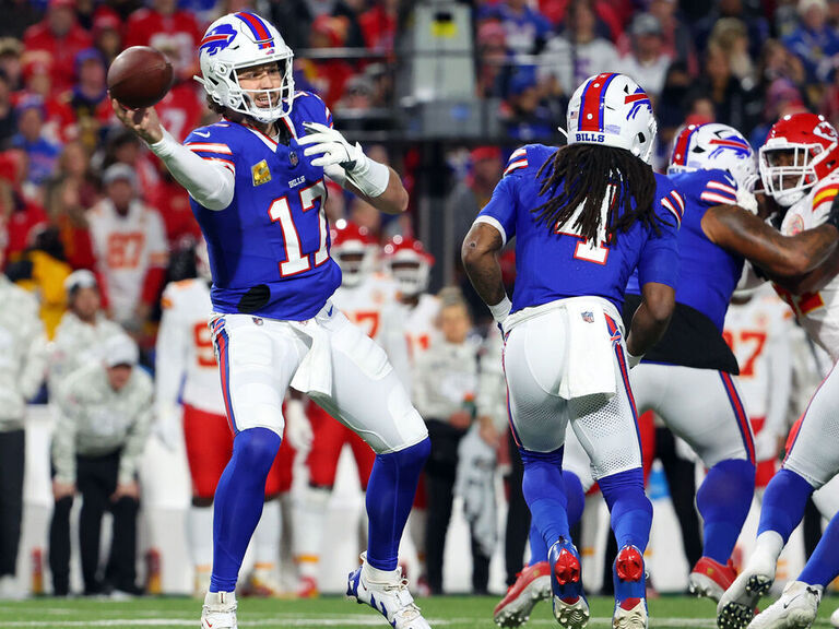 Chiefs suffer 1st loss of season after Bills' late surge | theScore.com