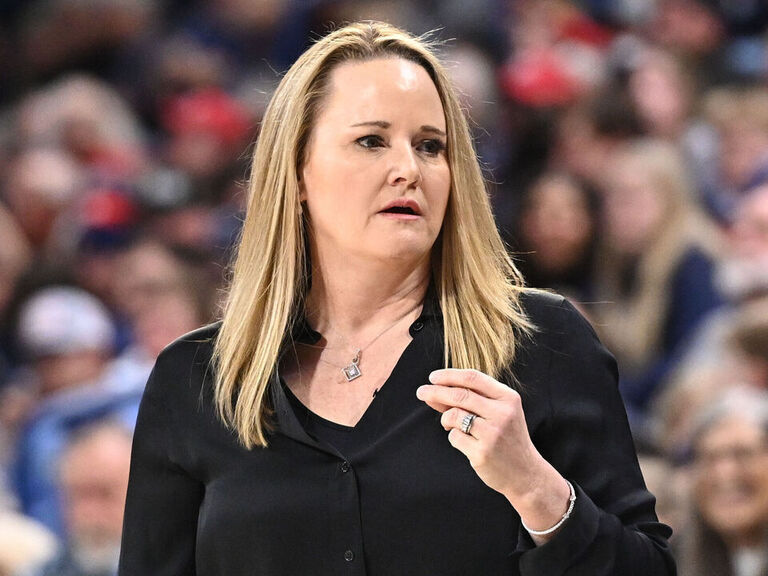 Sparks hire Utah's Lynne Roberts as new head coach | theScore.com