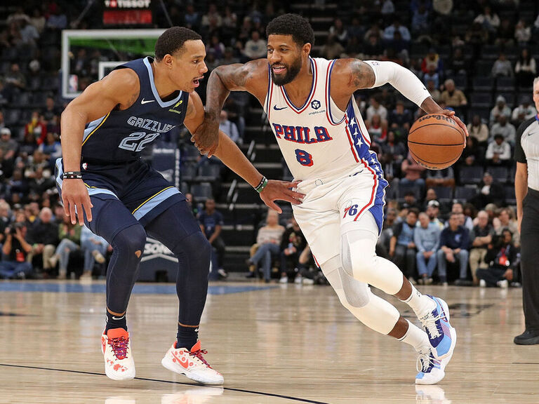 PG suffers same knee injury, exits loss to Grizzlies | theScore.com