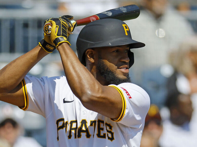 Pirates non-tender De La Cruz, Joe, Stratton | theScore.com