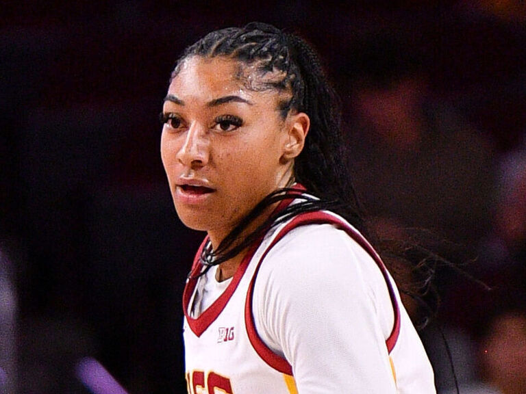 No. 3 USC loses Kennedy Smith indefinitely after starting guard has ...