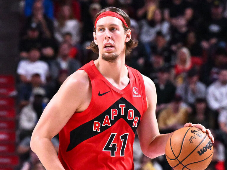 Raptors' Olynyk makes season debut in loss to Mavericks | theScore.com