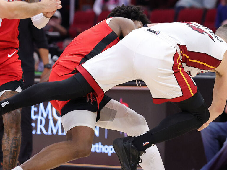 Rockets, Heat derailed late after Thompson throws Herro to floor ...