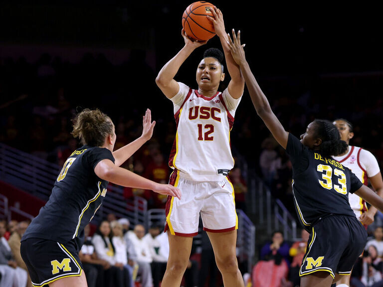 Watkins scores 31 to propel No. 4 USC past No. 23 Michigan | theScore.com