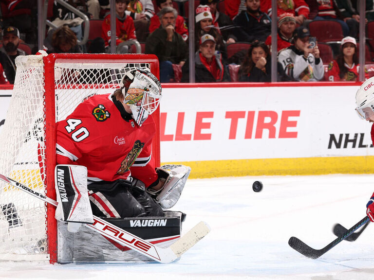 Soderblom helps Blackhawks end 5-game skid with win over Canadiens | theScore.com