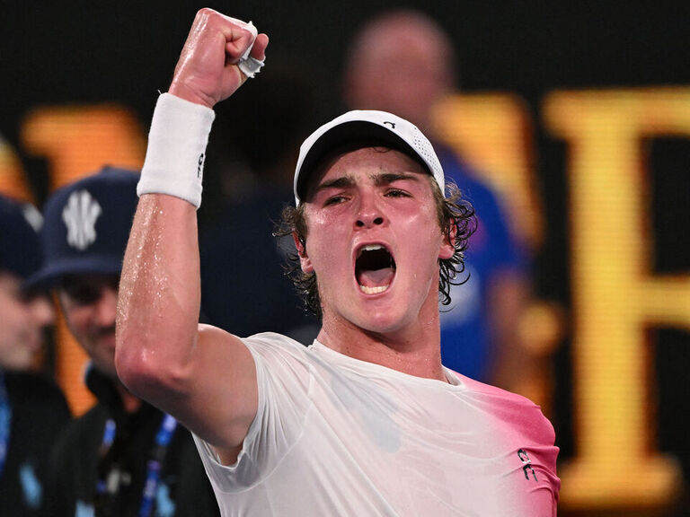18-year-old Fonseca upsets No. 9 Rublev at Australian Open | theScore.com