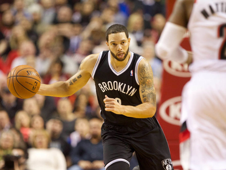 VIDEO: Deron Williams devastates Quincy Pondexter with crossover ...