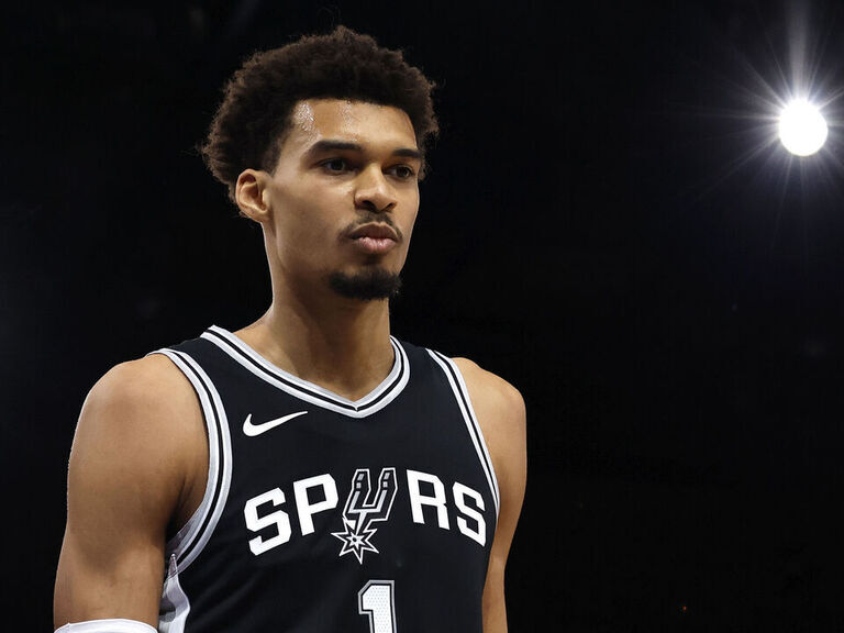 Wemby scores 30, Spurs roll past Pacers in Paris | theScore.com