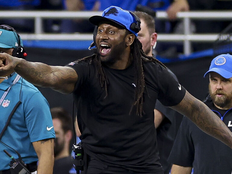 Report: Lions promoting LBs coach Sheppard to DC | theScore.com