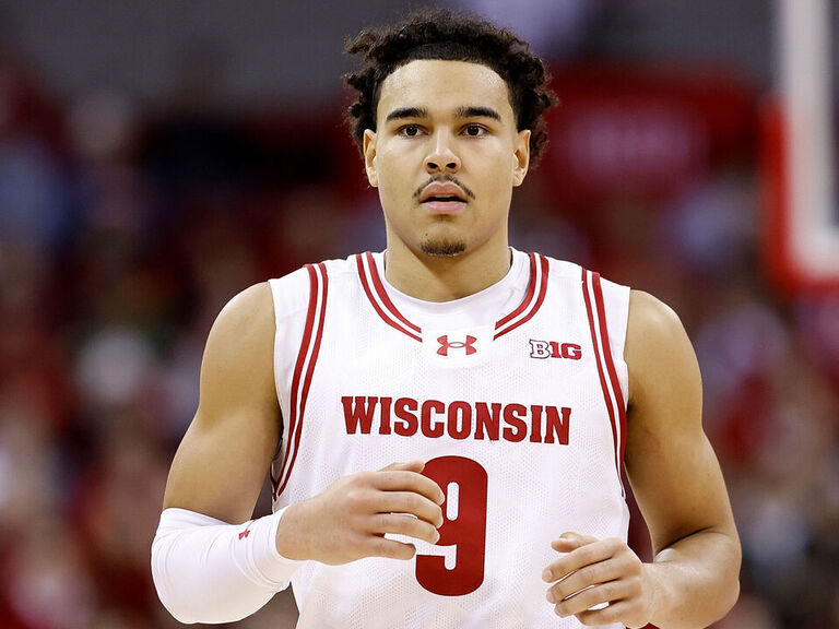 No. 18 Wisconsin uses 3-point barrage to beat Nebraska | theScore.com