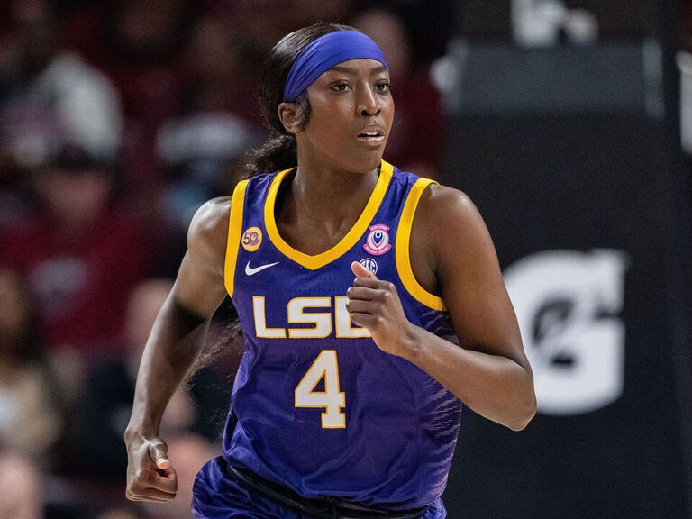 No. 5 LSU tops Texas A&M behind Johnson's 22 points | theScore.com