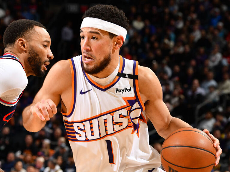 Booker scores 26, Suns survive late scare to beat Clippers | theScore.com