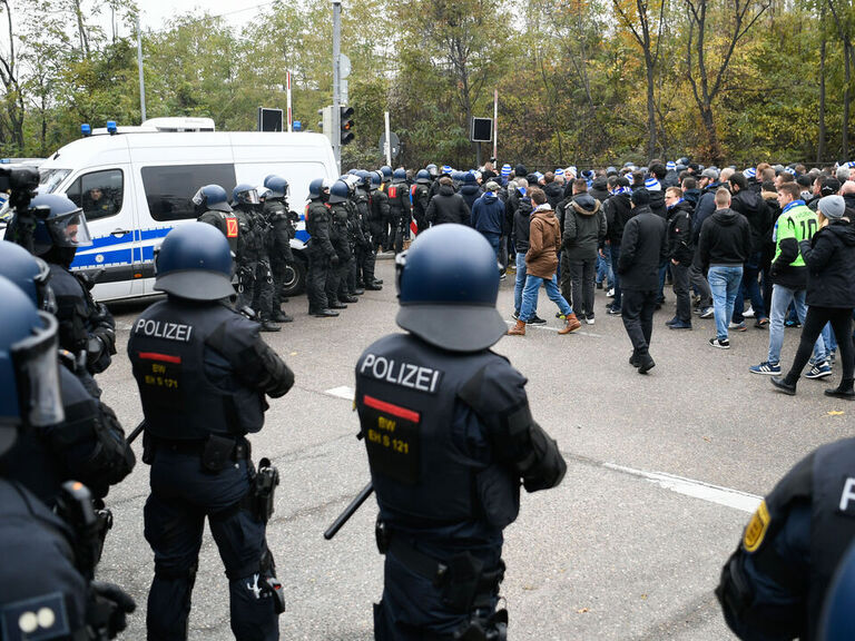 Dozens of 'hooligans' held before Stuttgart-PSG game | theScore.com