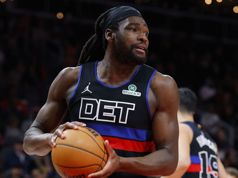 Pistons' Stewart ejected, makes apparent gun gesture at Pacers bench ...