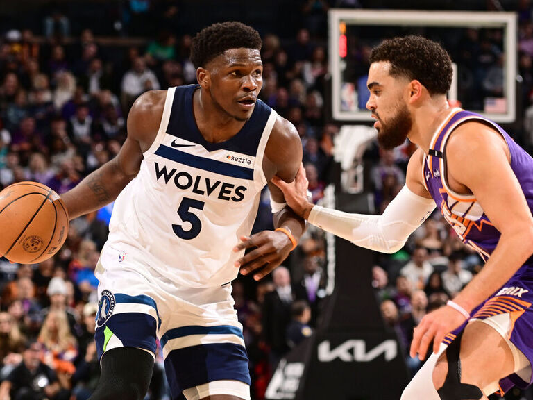 Edwards scores 33 to propel T-Wolves past Suns | theScore.com