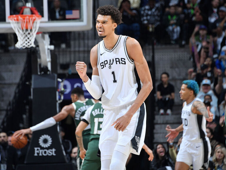 Wembanyama has 30 points to help Spurs beat Bucks | theScore.com