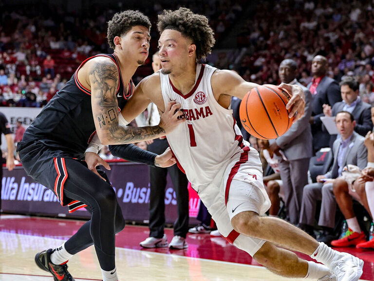 No. 4 Alabama beats Georgia to extend winning streak to 5 | theScore.com