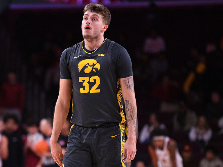 Iowa's Freeman done for season after finger surgery | theScore.com