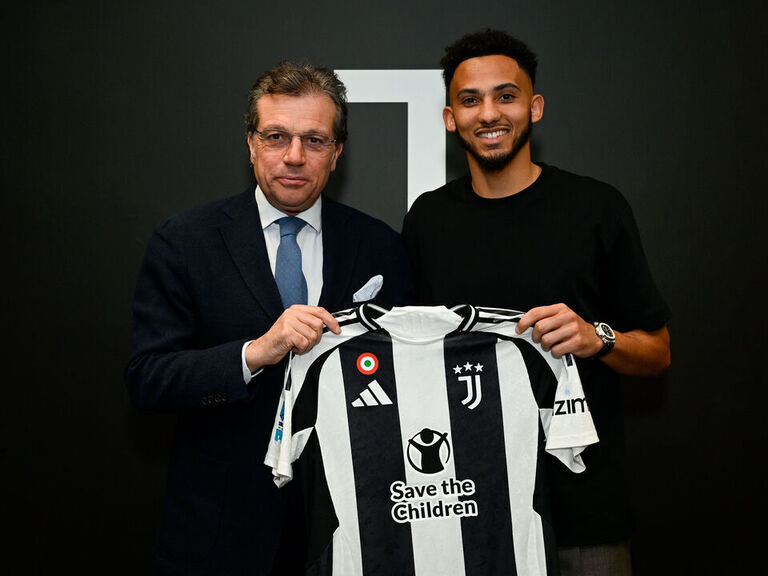 Newcastle defender Kelly joins Juventus on deadline day | theScore.com