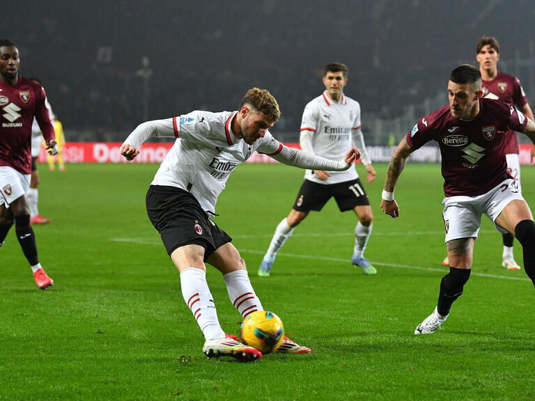 Bizarre own goal, penalty miss sting Milan in loss to Torino | theScore.com