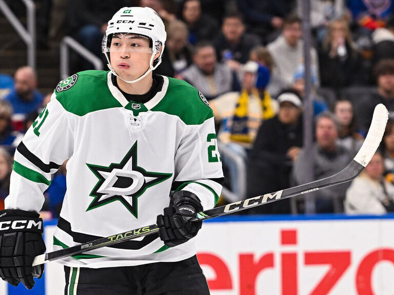 Stars' Robertson suffers lower-body injury in regular-season finale ...