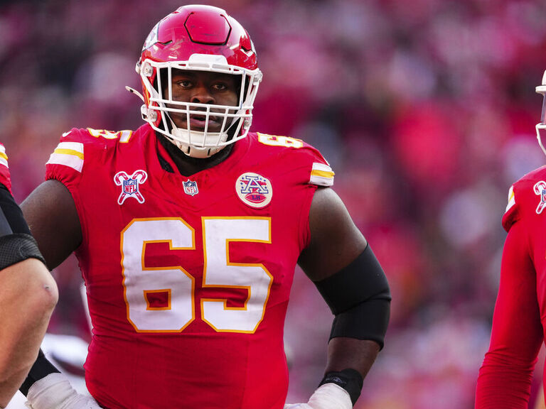 Chiefs place franchise tag on Trey Smith | theScore.com