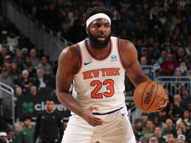 Knicks' Robinson makes season debut in win vs. Grizzlies | theScore.com