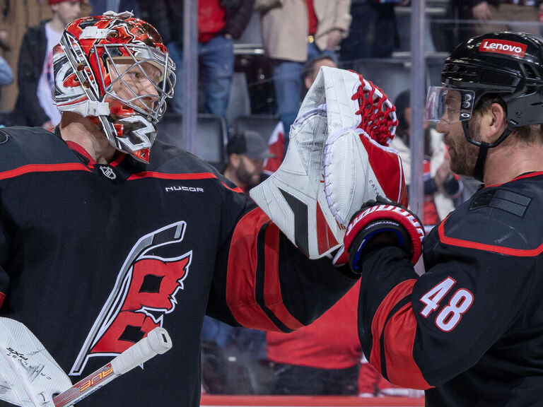 Martinook helps the Hurricanes top the Red Wings | theScore.com