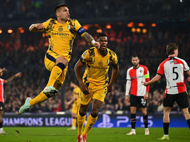 Star forwards help Inter seize control of UCL clash vs. Feyenoord | theScore.com