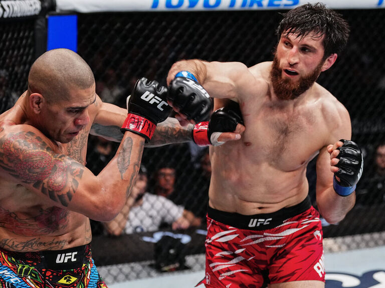 Ankalaev stymies Pereira, wins UFC light heavyweight title | theScore.com