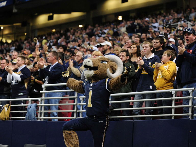 VIDEO: Rams mascot gives a Seahawks fan an RKO | theScore.com