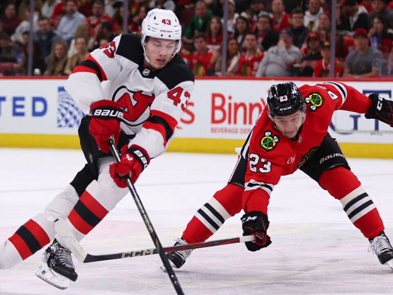 Devils end 3-game losing streak with win over Blackhawks | theScore.com
