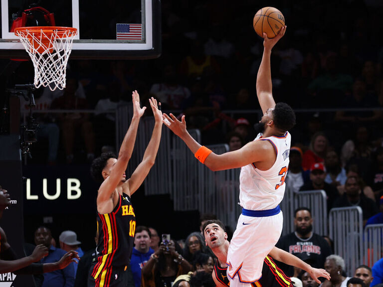 KAT helps Knicks overwhelm Hawks | theScore.com