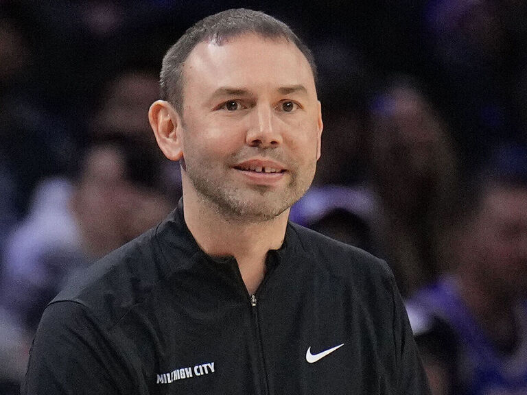 Interim coach Adelman reminds Nuggets they're 'in the mix' | theScore.com