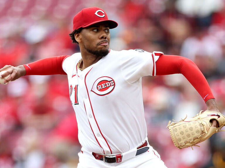 Greene continues to sparkle as Reds blank Pirates | theScore.com