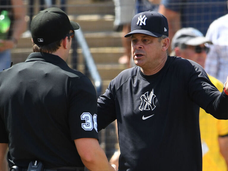Boone furious after umpires don't overturn Judge foul ball | theScore.com