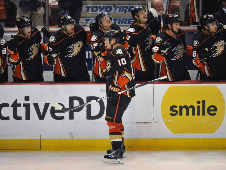 Ducks' Corey Perry records 2nd hat trick of season | theScore.com