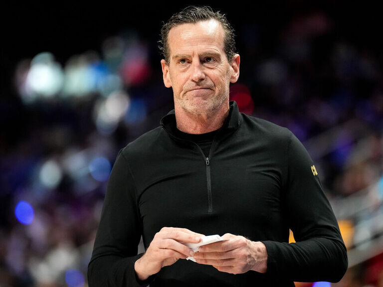 Cavs' Atkinson wins Coach of the Year | theScore.com