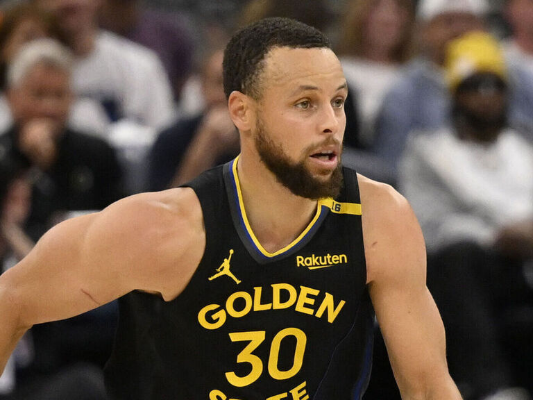 Steph out at least 1 week with hamstring strain | theScore.com