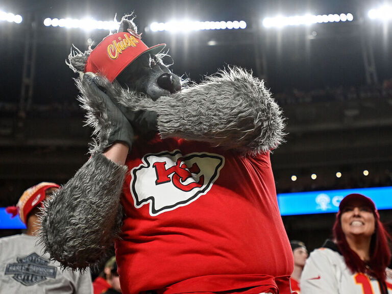 Chiefs superfan sentenced to 32 years for Oklahoma bank robbery ...